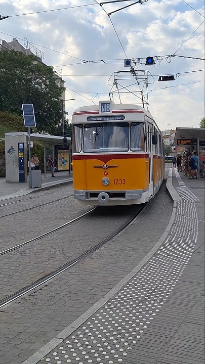 FVV-Csm-4 bengáli villamos érkezik a Széll Kálmán térre #bkk #bkv #villamos #travel - YouTube