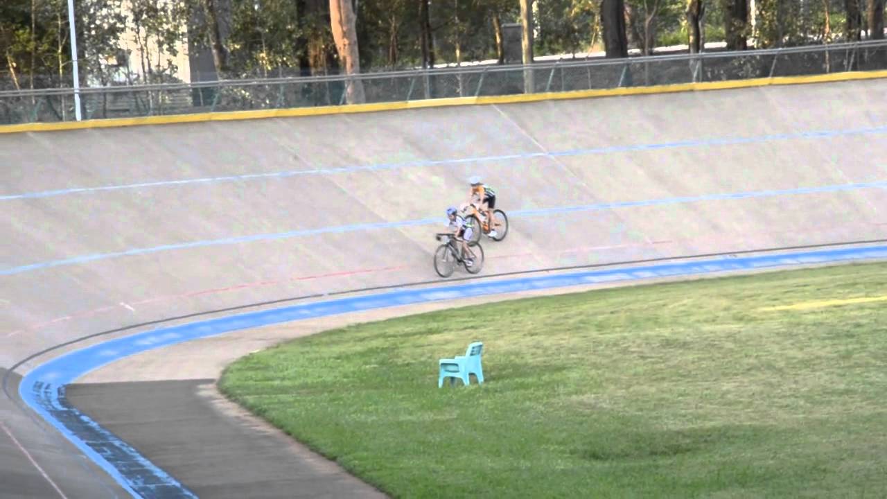 Qld Track Cycling Titles 2012 - Jaime's crash! - YouTube
