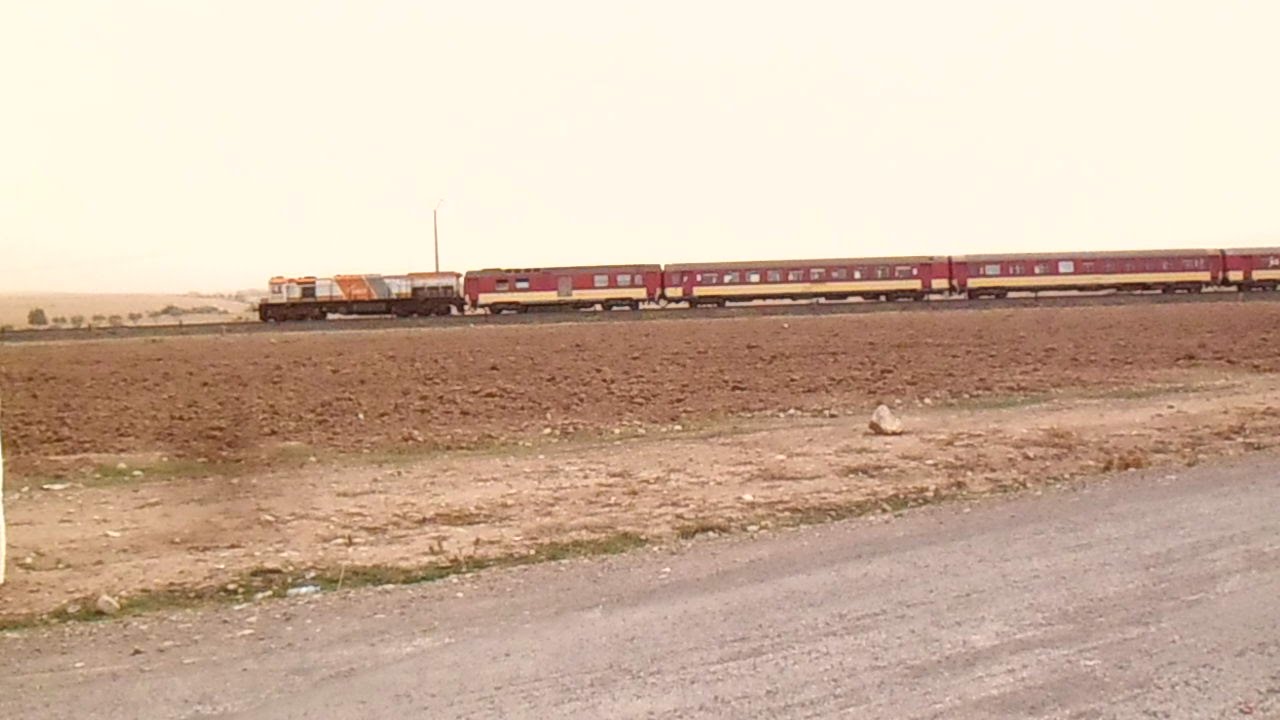ONCF DH 429 Casablanca-Oujda au pont de Oued Isly - YouTube
