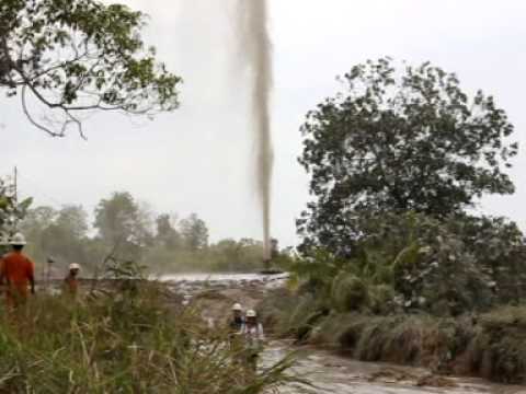 Semburan Sumur Minyak (blowout) - YouTube