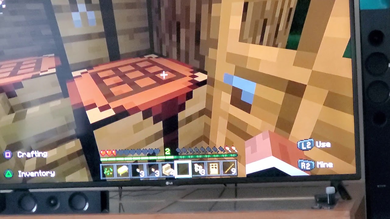 7 year old plays minecraft - YouTube
