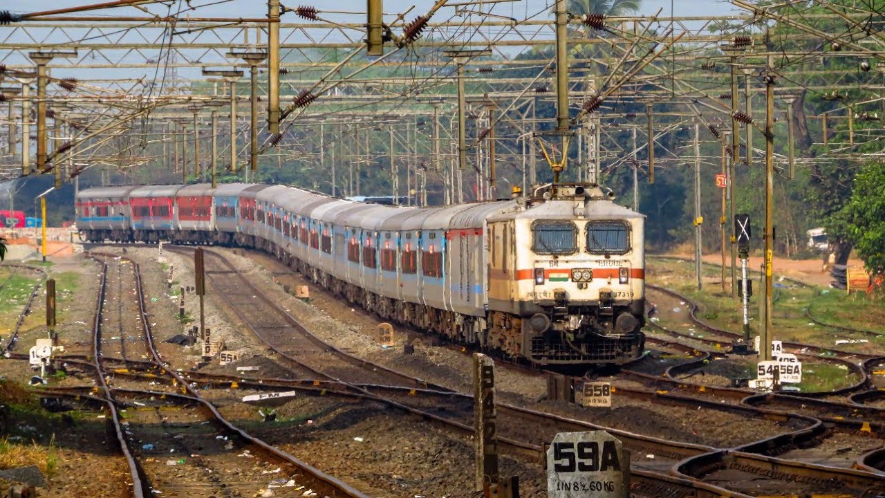 Evening trains in Ernakulam Shoranur section | Venad Express Kerala ...
