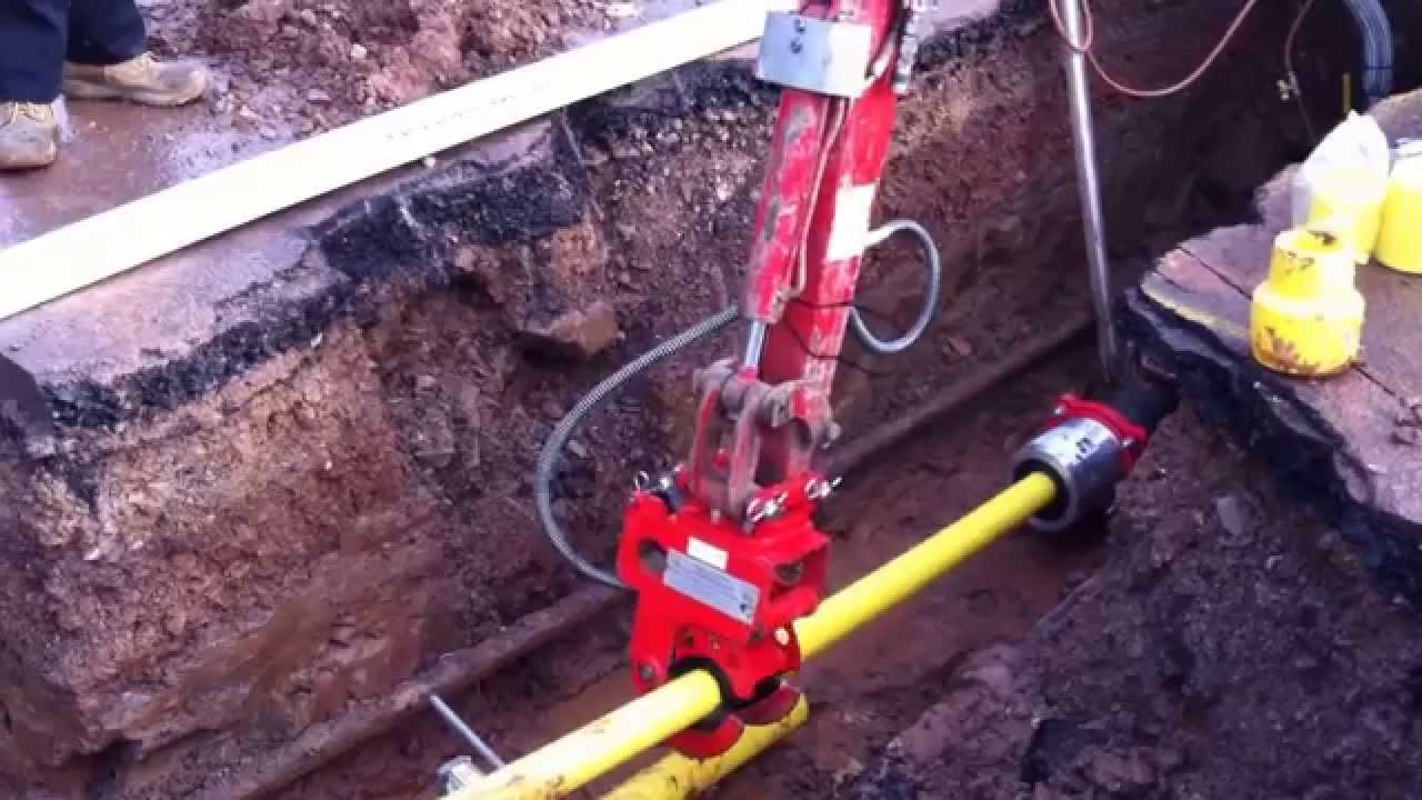 PE Pipe Insertion Handler (Mini Model Shown for 2"-4" Pipe) - YouTube