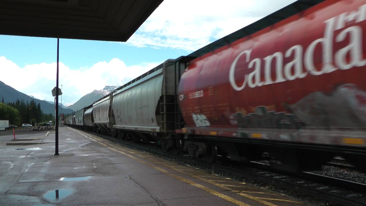 CP 8837 East (train #304) at Banff West - YouTube