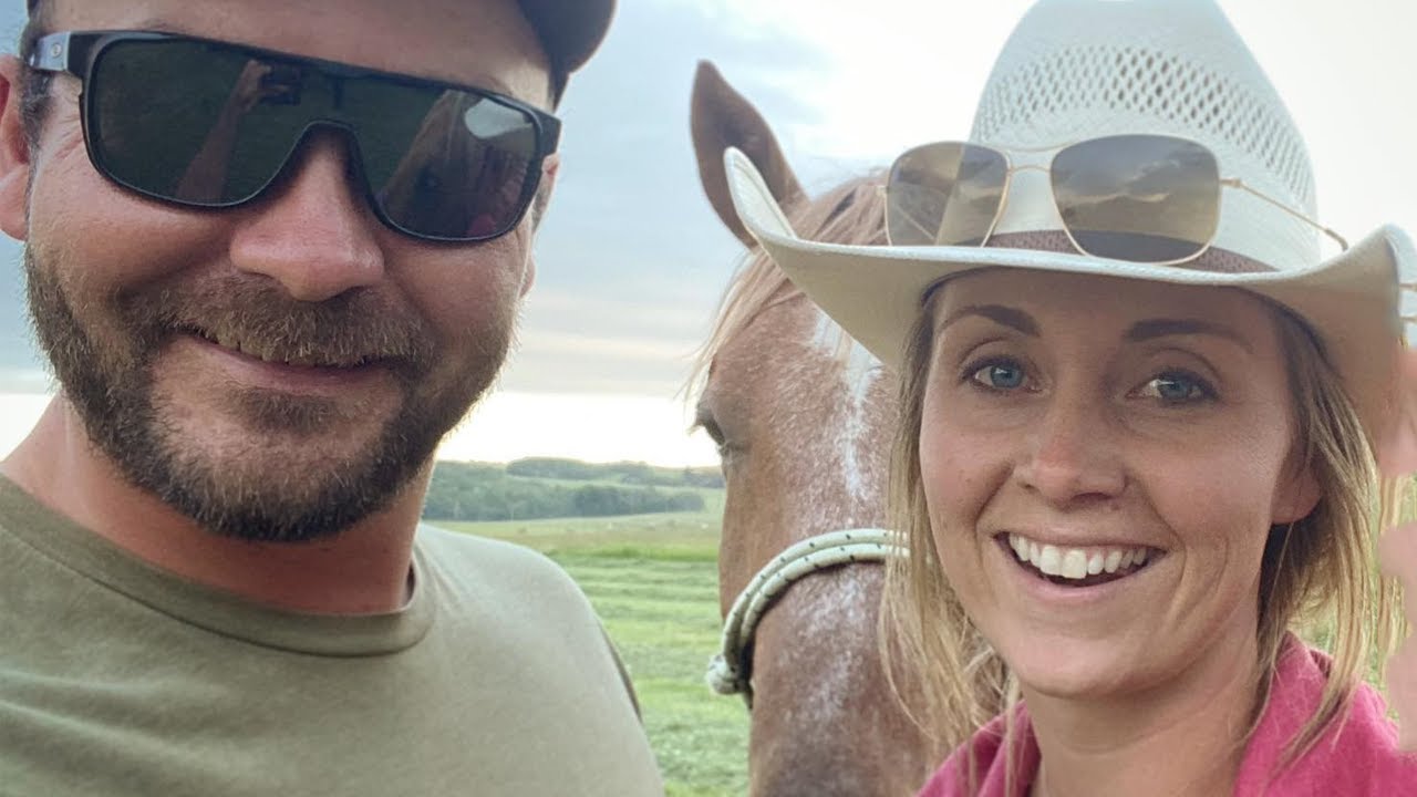 Amber Marshall: A Day in Her Farm & Heartland! - YouTube