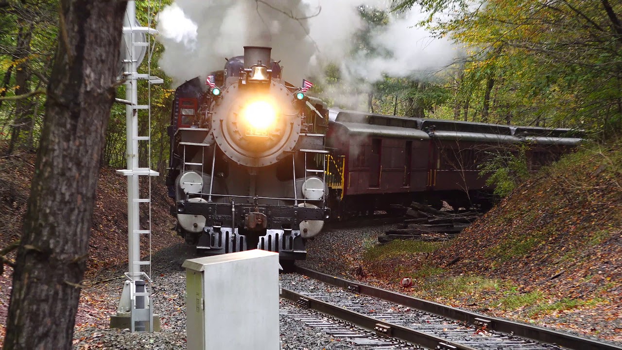 Reading & Northern 425 Fall Foliage 2018 - YouTube