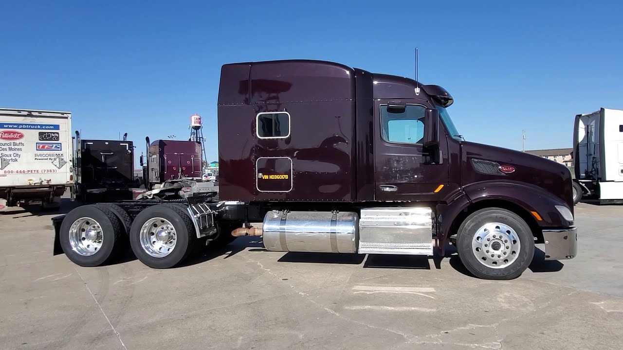 WALKAROUND: 2017 PETERBILT MODEL 579 - YouTube