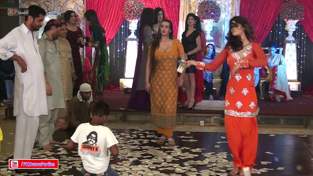 FURSAT MILE TE BULA LEYA KAR - WEDDING DANCE PARTY MUJRA 2016 - YouTube