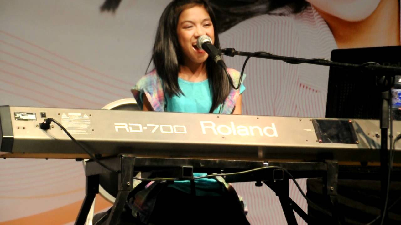 Maria Aragon - Born this way - YouTube