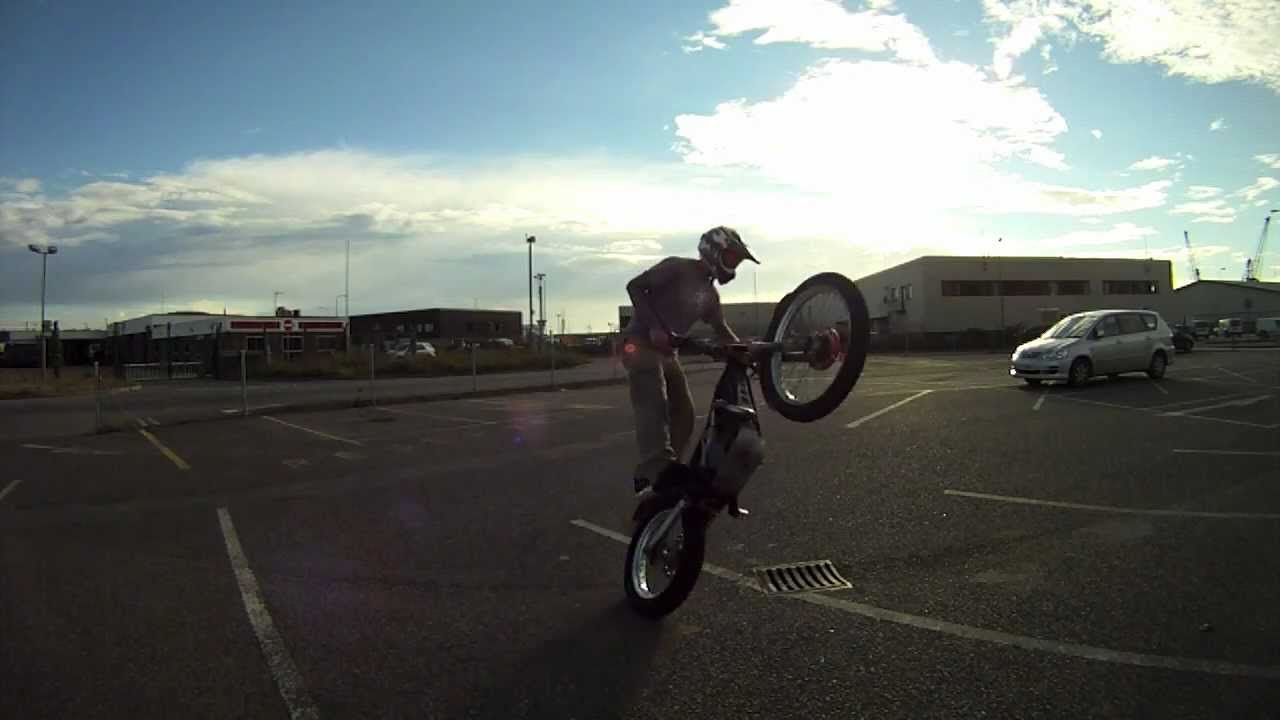 Wheelie combo's trial stunt - YouTube