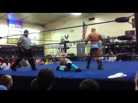 Mark Maverick vs Aaron Arbo - YouTube