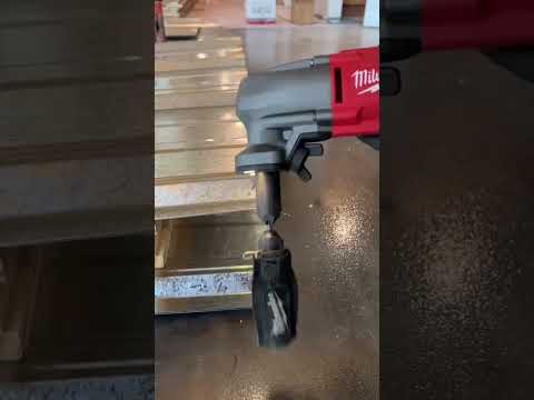 🔸Milwaukee sac kesme farklı boyutlarda ve kapasitelerde metal kesme işlemleri için kullanılır.