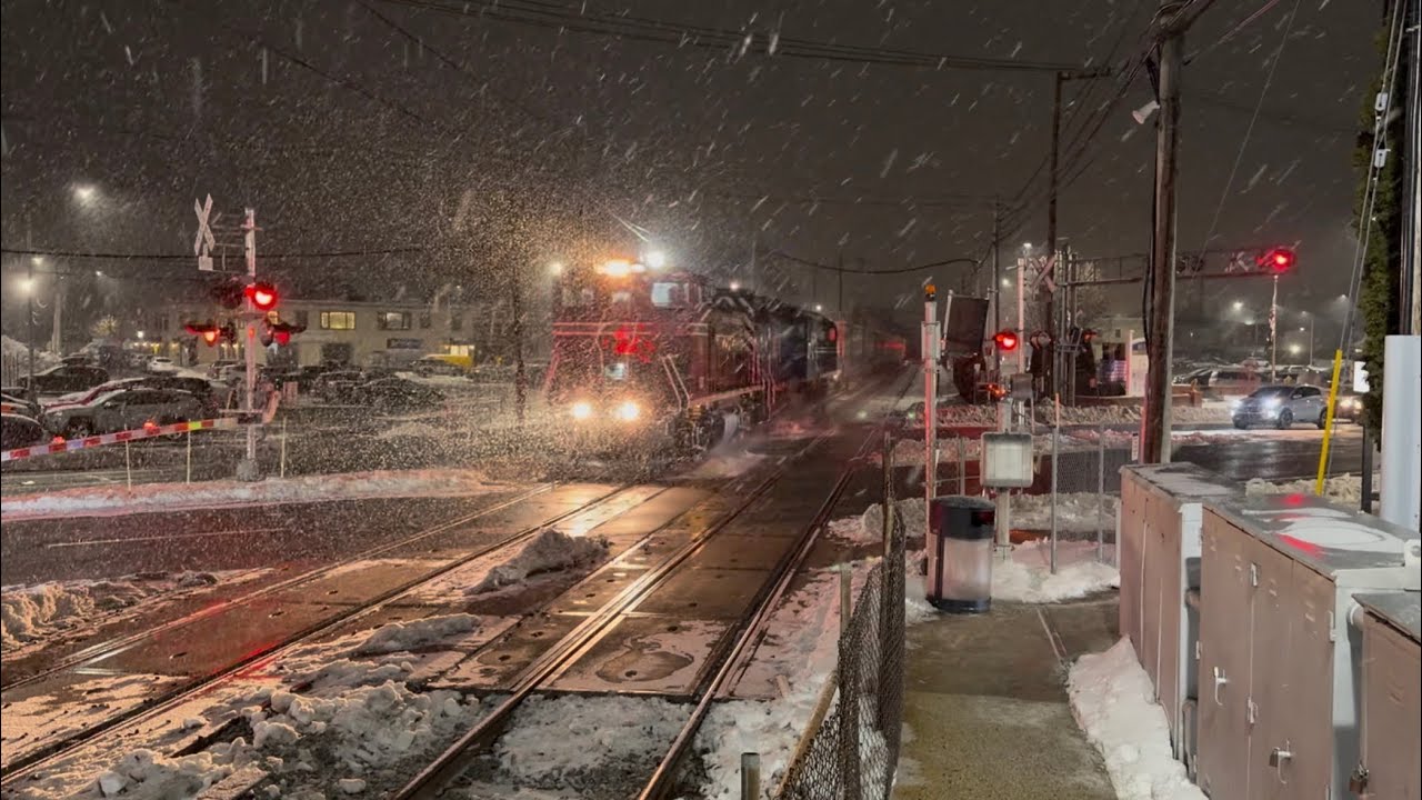 NYAR RS51 Throttles Through Snowy Bethpage With 156 402 and 261 Leading ...