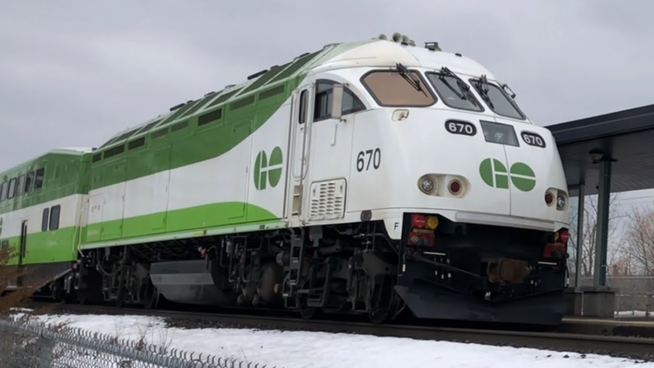 Go Train 670 Burlington Go Station - YouTube