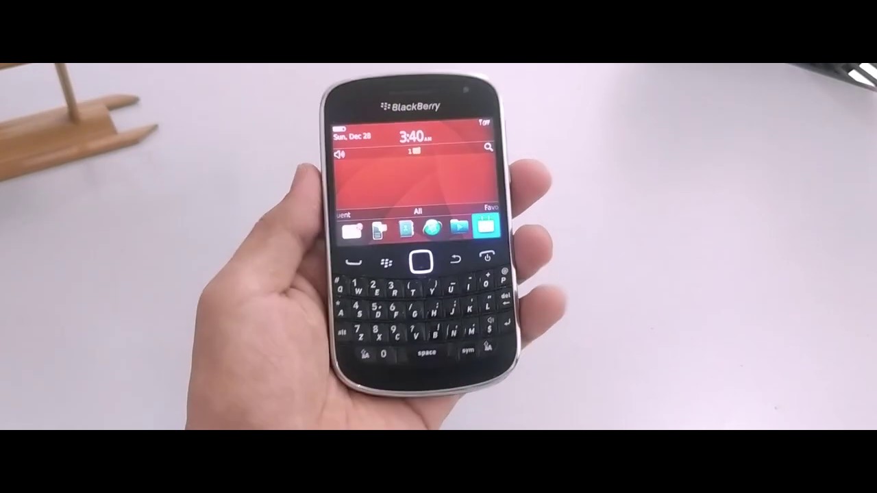 Ping! Unboxing BlackBerry 9930 Bold Di Tahun 2020 No commentary - YouTube
