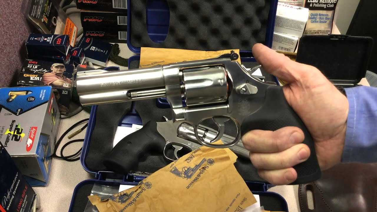 Comparing the Smith & Wesson 686 Plus .38 Special/.367 Magnum and 617 ...