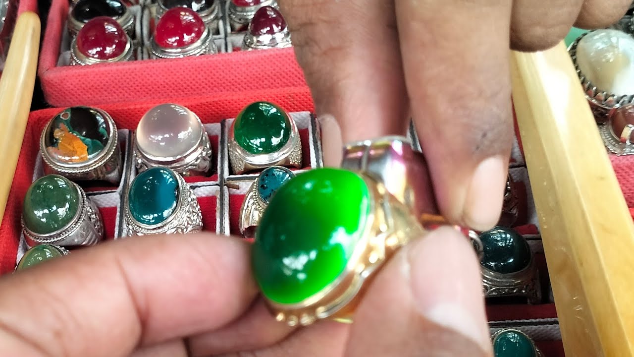 LAPAK BATU AKIK KOLEKTOR BERKUALITAS DI EMPERAN JATINEGARA - YouTube