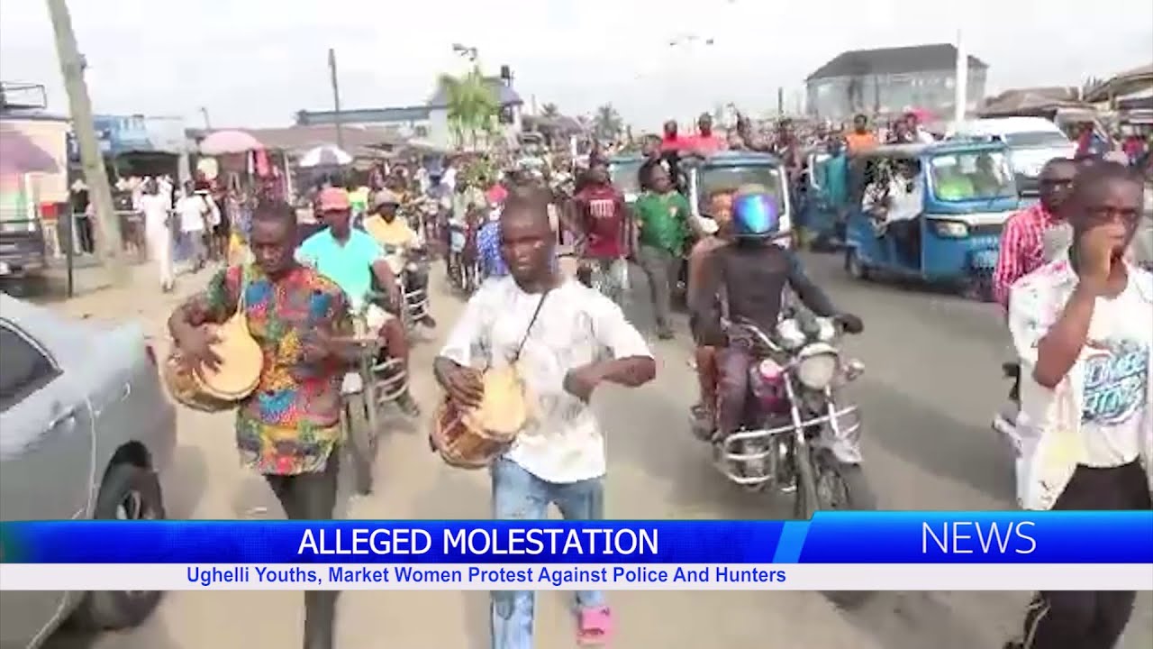 Ughelli Youths, Market Women Protest Against Police and Hunters - YouTube