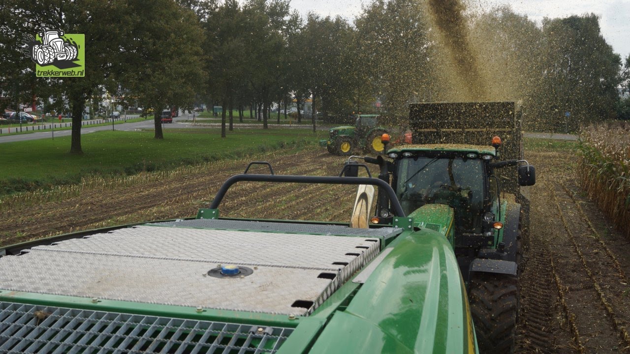 Inside the cab John Deere 8600i SPFH Hungry Chopper Tour bij Jan de ...