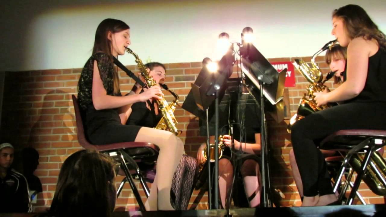 Katherine Thomas - soprano sax - Fairport Saxophone Quintet (2014 ...