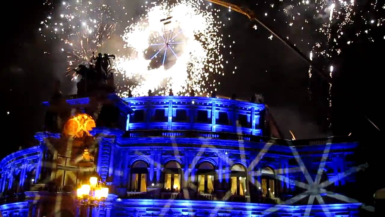 Semper Oper Ball 2010 - opening - lights and fire works (semper opera ...