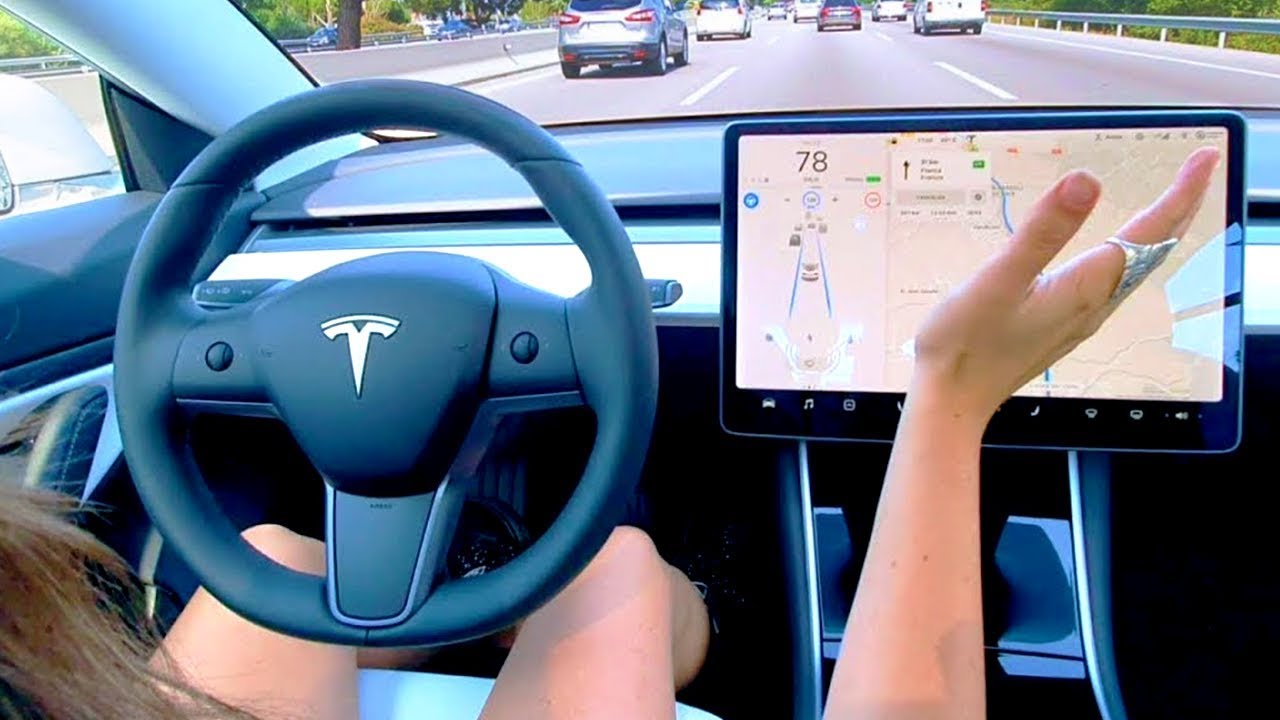 Se maneja solo - YouTube