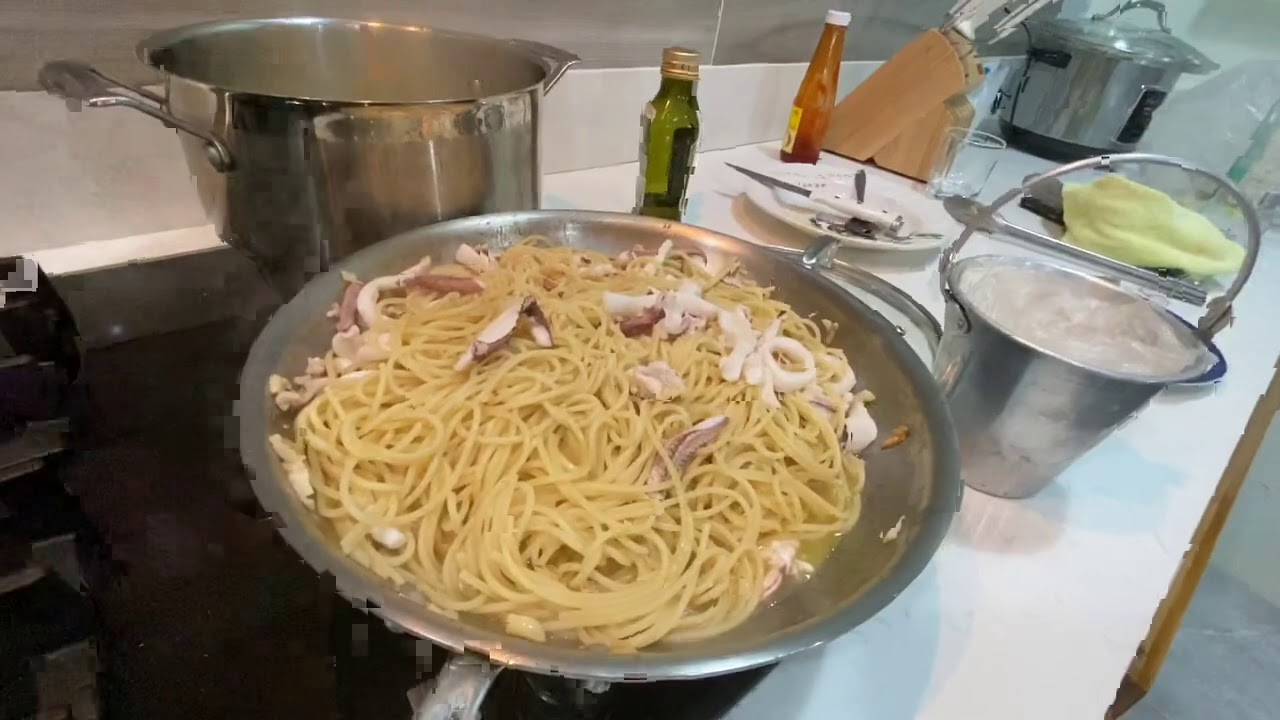 DADDY COOKING SEAFOOD PASTA AND ANTHONY HOME COMING DINNER - YouTube