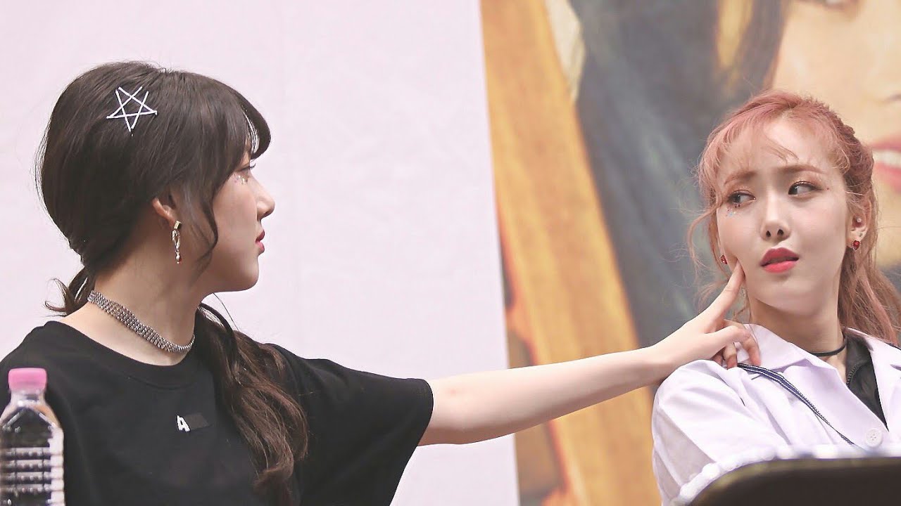 Gfriend sinrin sinb yerin—LOVE BUG - YouTube