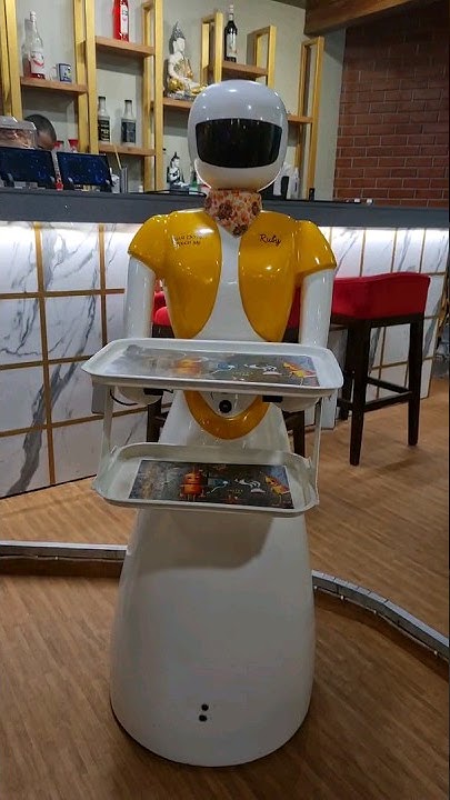 Mini vlog / let's meet Ruby the Robot serving you some delicious food ...