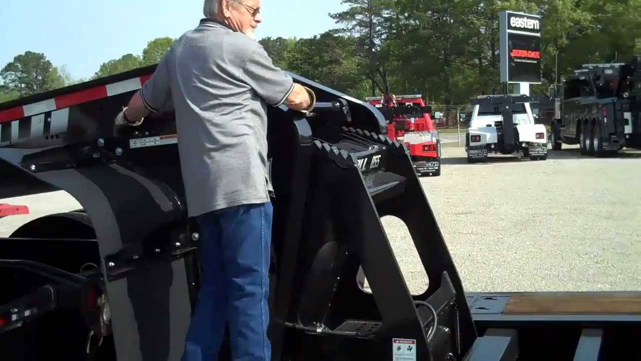 Landoll 855 Series Detachable 55-ton Trailer - YouTube