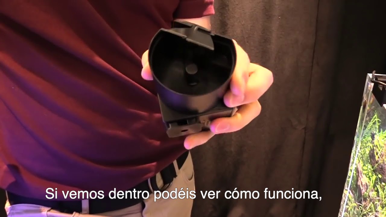 Fluval PF2 Comedero programable para peces - subtitulado - YouTube