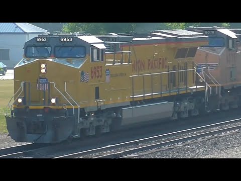 (Terrible Horn) UP 6953 Leads NS 39E through Chesterton, IN - YouTube