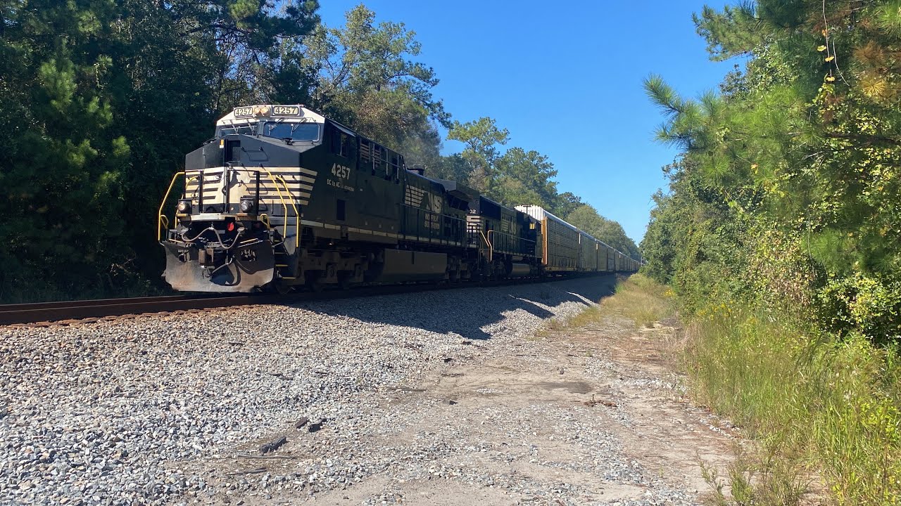 EMD SD70ACC on NS train & SD40-3 LHF leads autorack train to the export ...