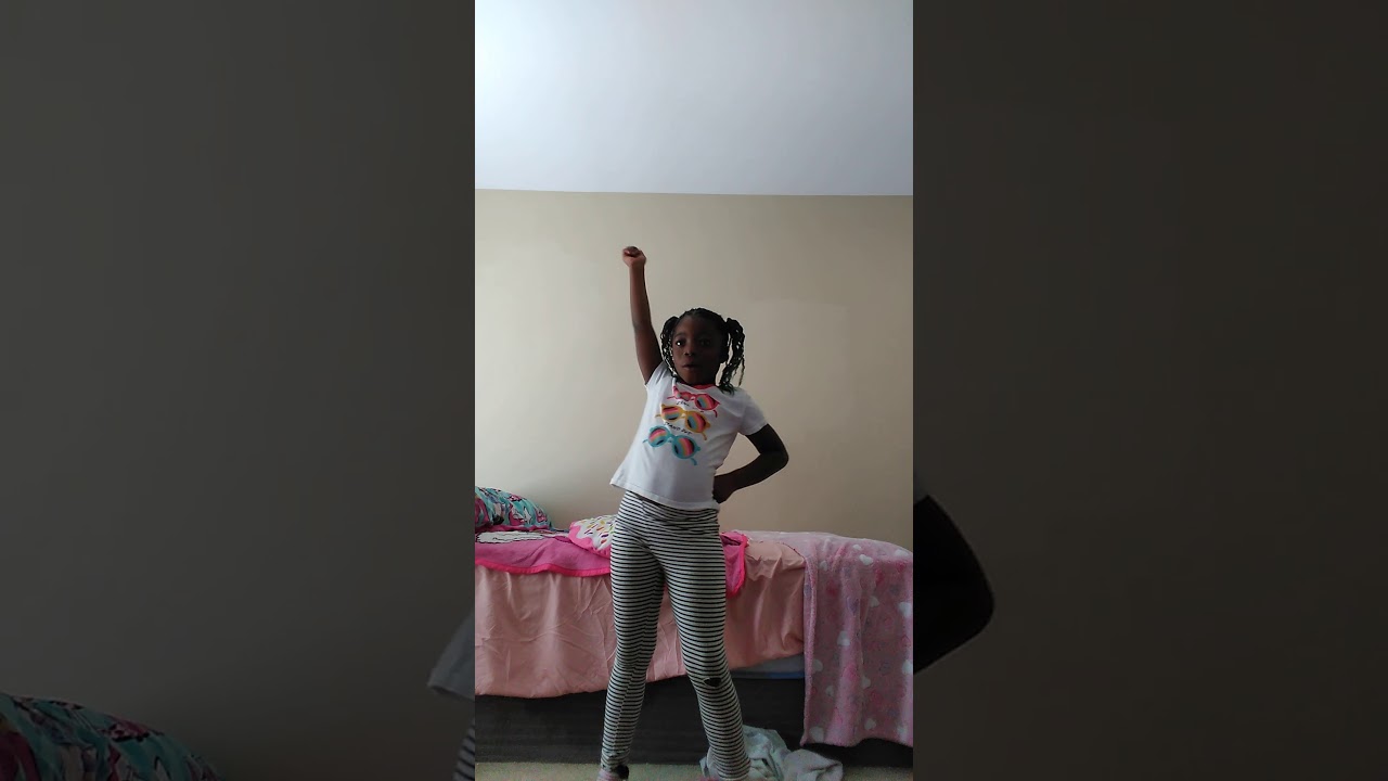 Me dancing to zombies 2 - YouTube