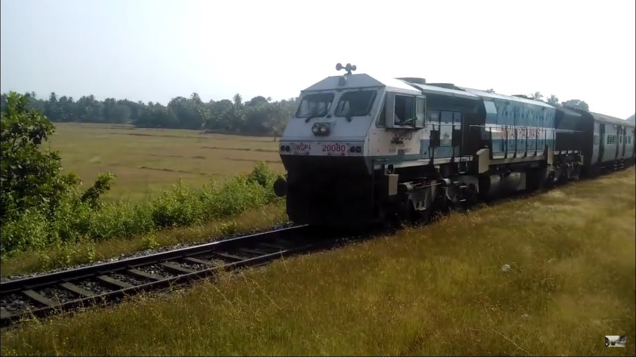 Marusagar Express crosses Mumbai Mangalore Jn Superfast Express at ...