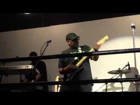 Slide/slave guitar solo-Mr Larry Williams - YouTube