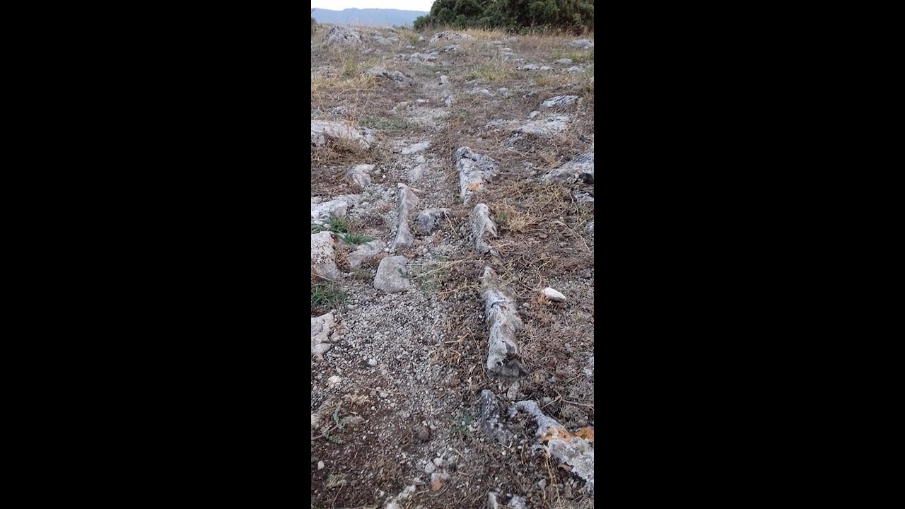 ΚΡΗΝΙΔΕΣ - ΑΡΧΑΙΟΙ ΦΙΛΙΠΠΟΙ: ΣΗΜΑΔΙΑ ΑΠΟ ΡΟΔΕΣ ΚΑΡΩΝ ΣΤΟΥΣ ΒΡΑΧΟΥΣ ΤΗΣ ...