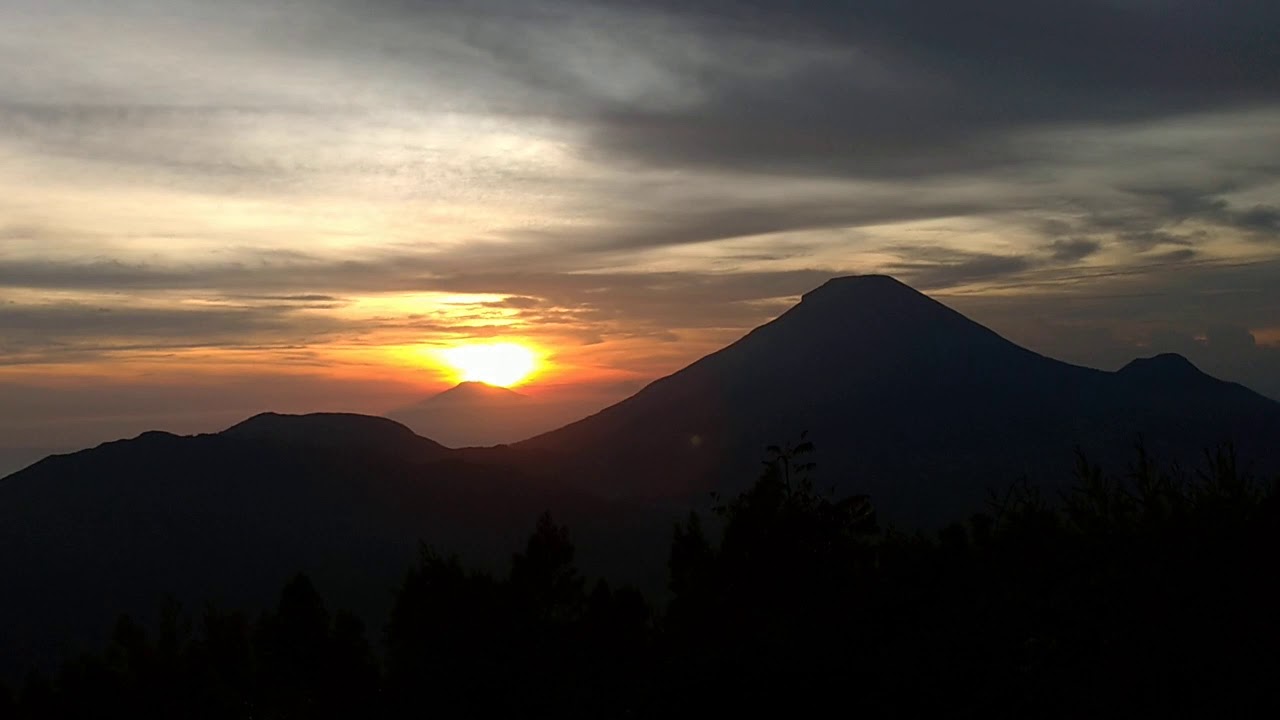 Sunrise Sikunir Dieng (22-12-2019) - YouTube