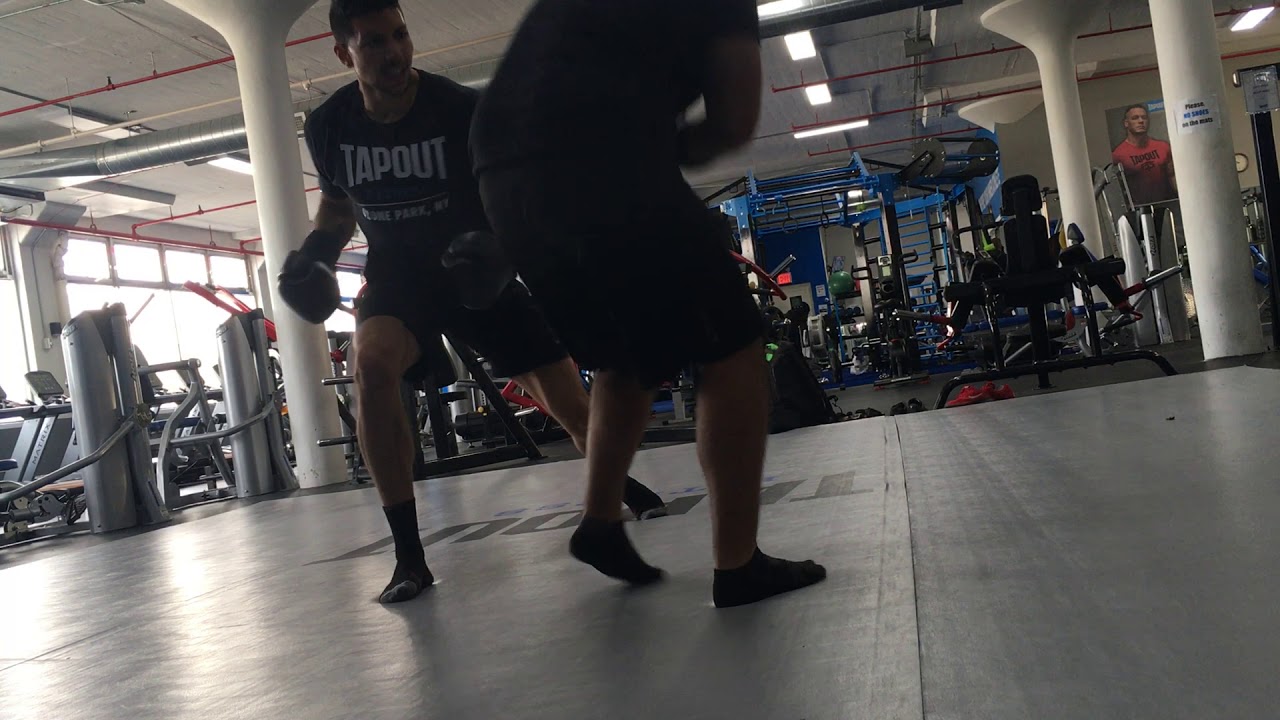 Complete Amateurs duke it out in a 1v1 boxing match, match 2 - YouTube