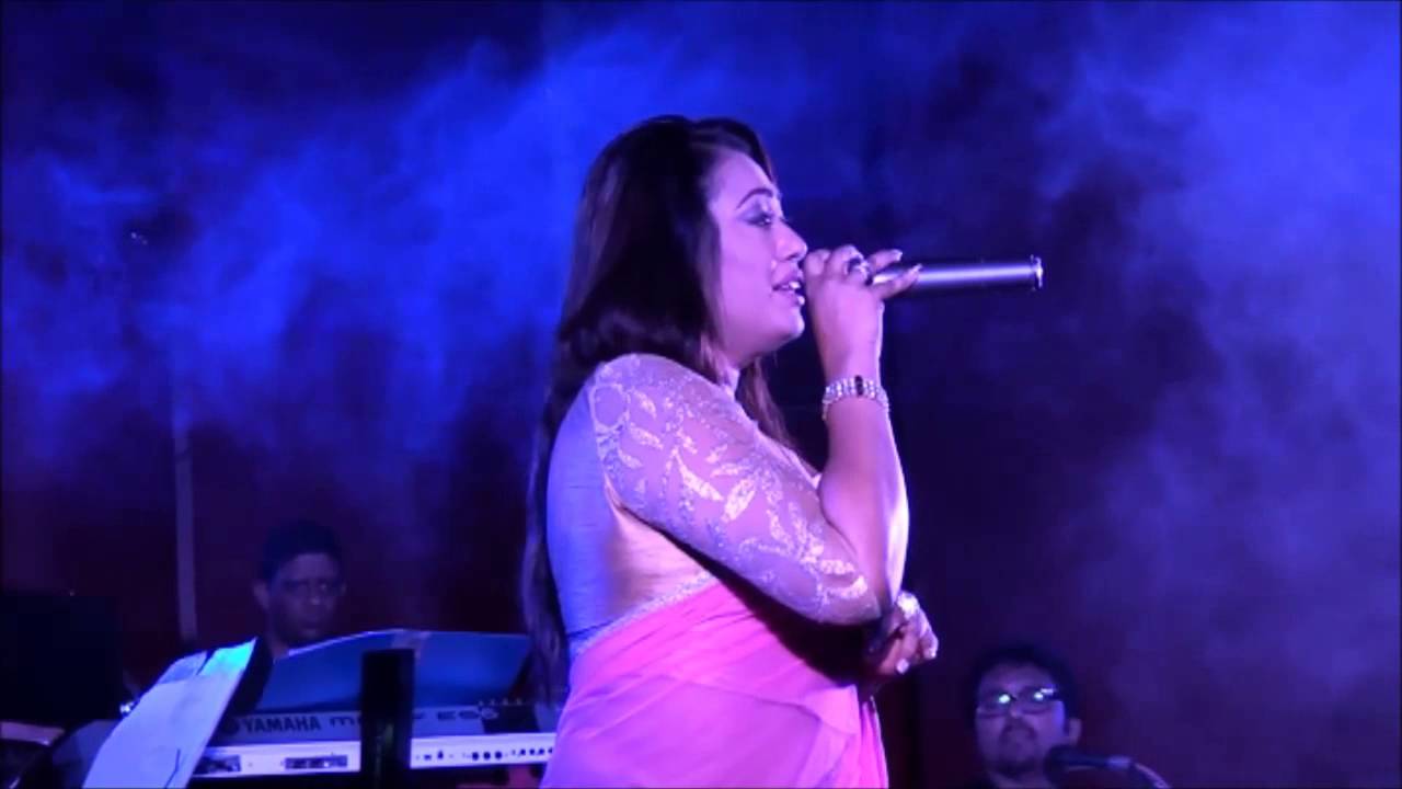 Punsanda reta - Nirosha Virajini at "Nirosha with Asela live in concert ...