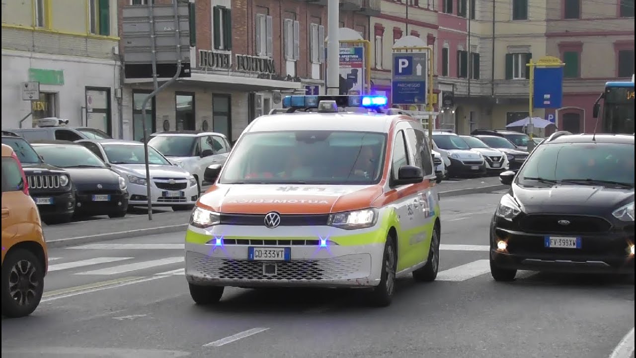 Automedica AST di Ancona in Emergenza / Italian ALS Car in Emergency ...