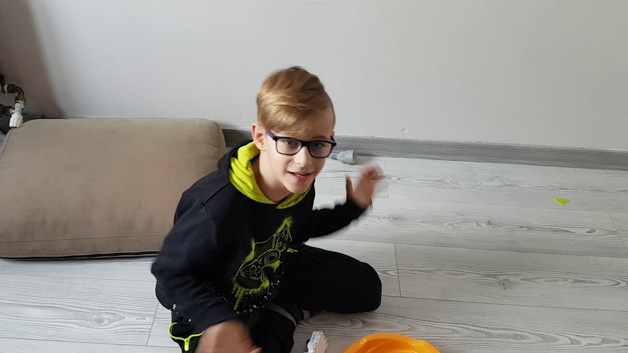 Beyblade / Combat en 3 points Valtryek vs Louinor - YouTube