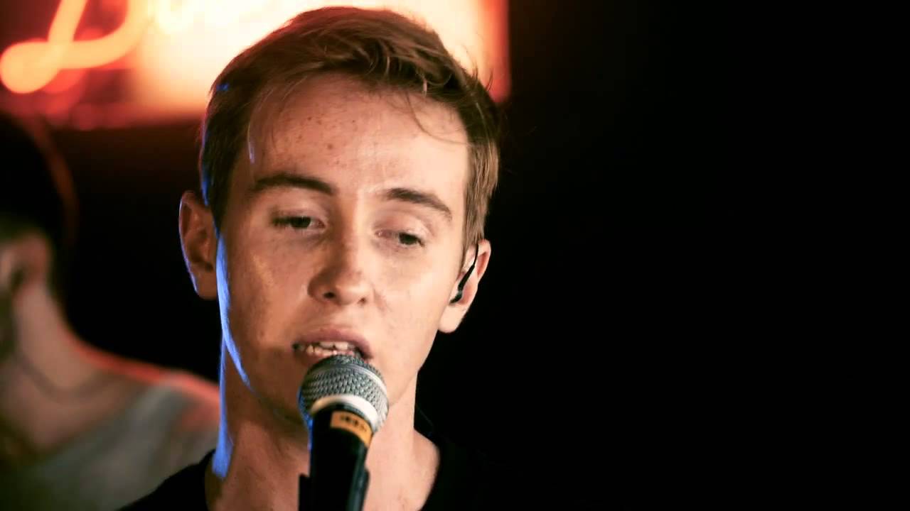 Thomston - Second to You (Live) - YouTube