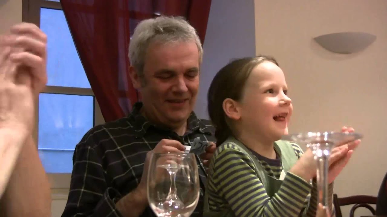 Ludovic Gorges, magicien, s'amuse avec son public - YouTube