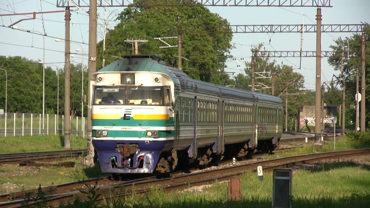 Дизель-поезд ДР1А-251 на ст. Таллин-Вяйке / DR1A-251 DMU at Tallinn ...