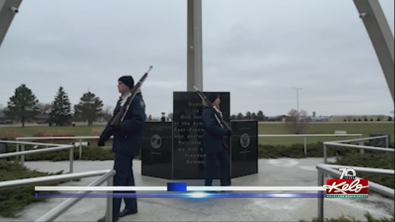 ROTC cadets guard Veterans vigil for 24 hours - YouTube