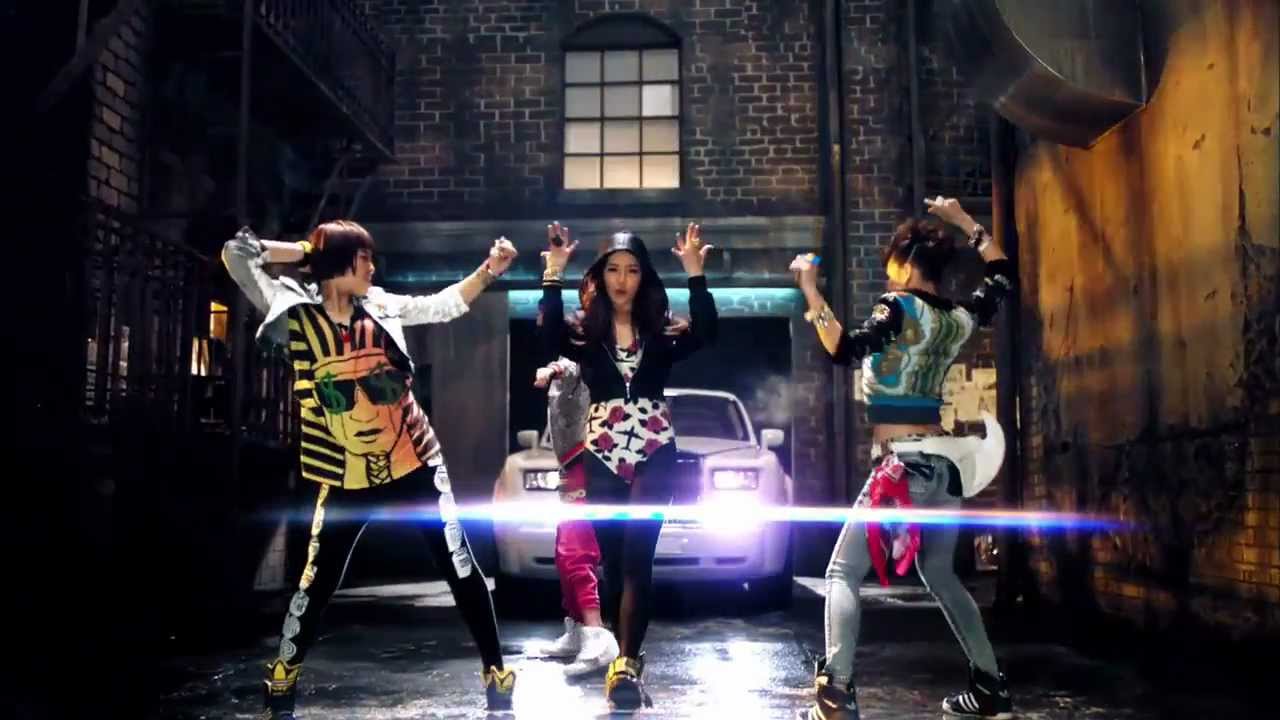 2NE1 - FIRE (Street Ver.) [HD].mp4 - YouTube