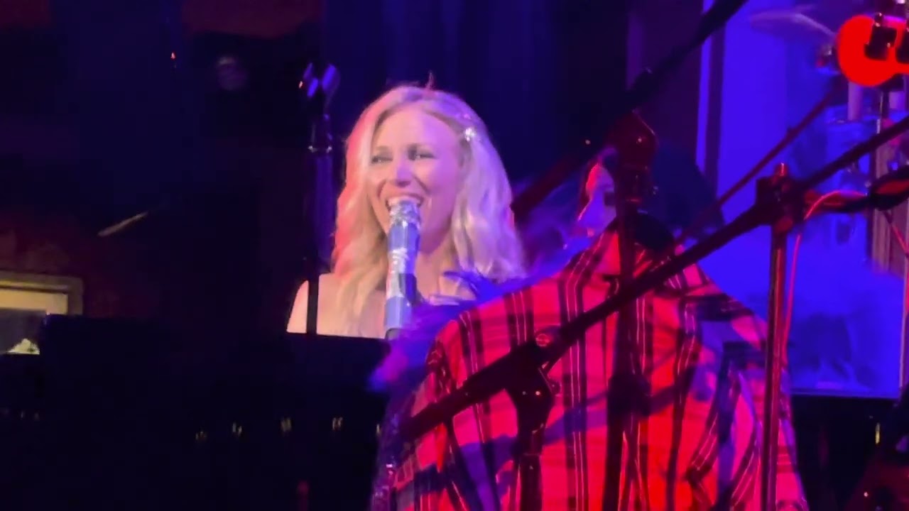 Debbie Gibson sings Lost in Your Eyes - YouTube