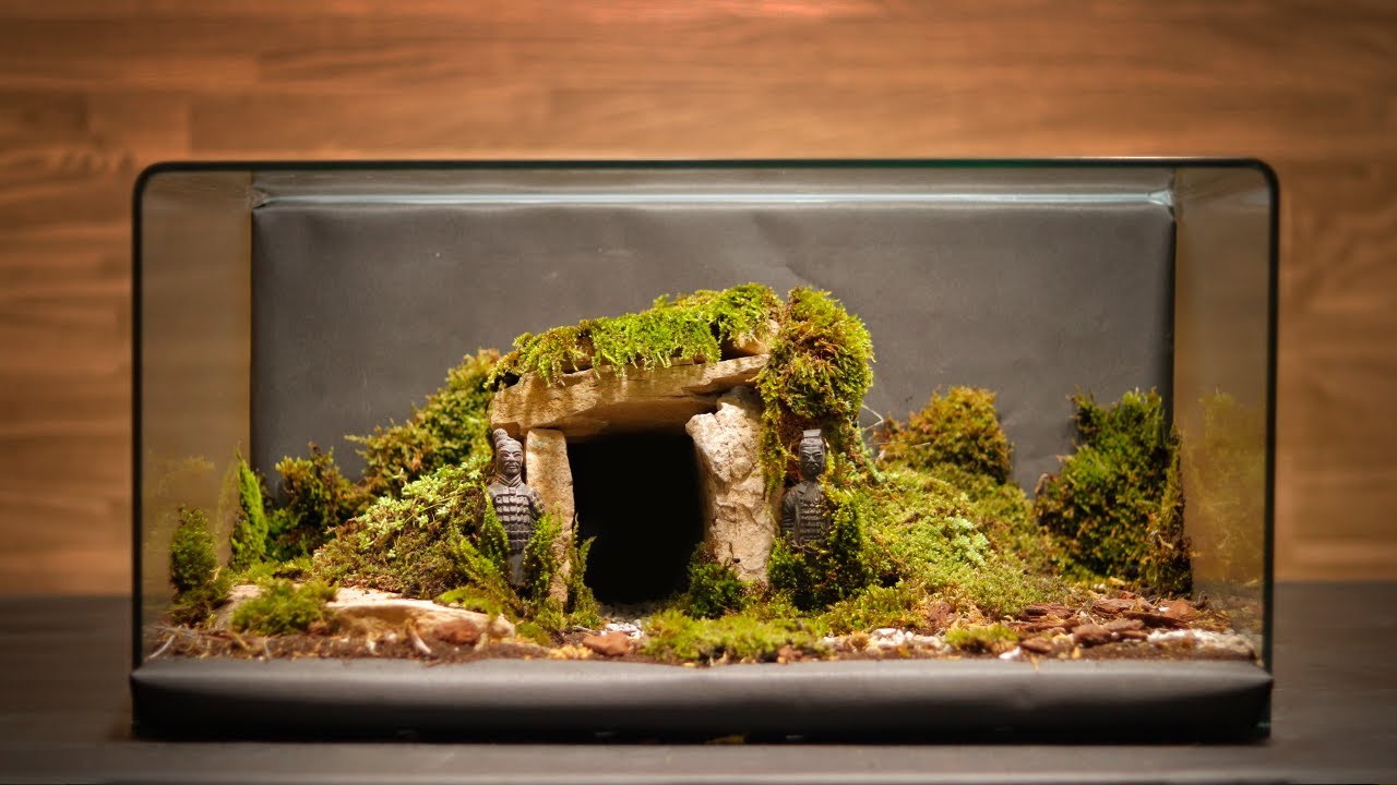 The keepers of the secret of the cave (How to make a Terrarium, diorama ...