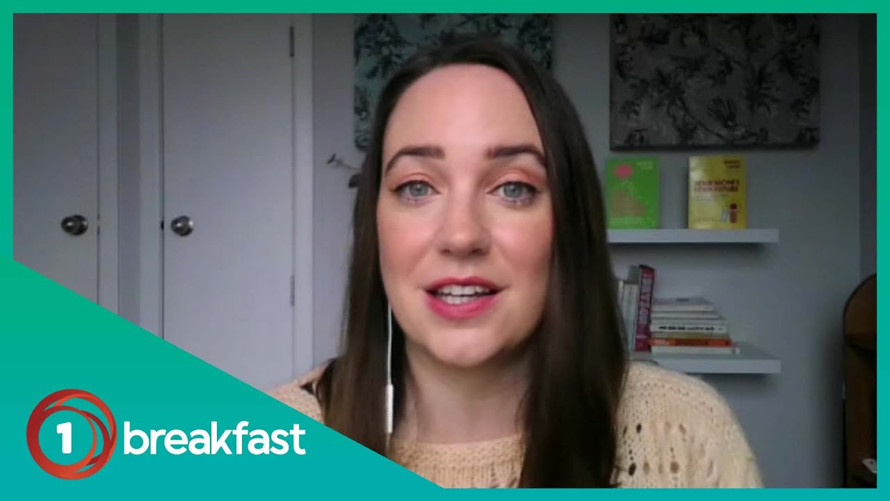 Financial podcaster gives advice on when it is best to invest - YouTube